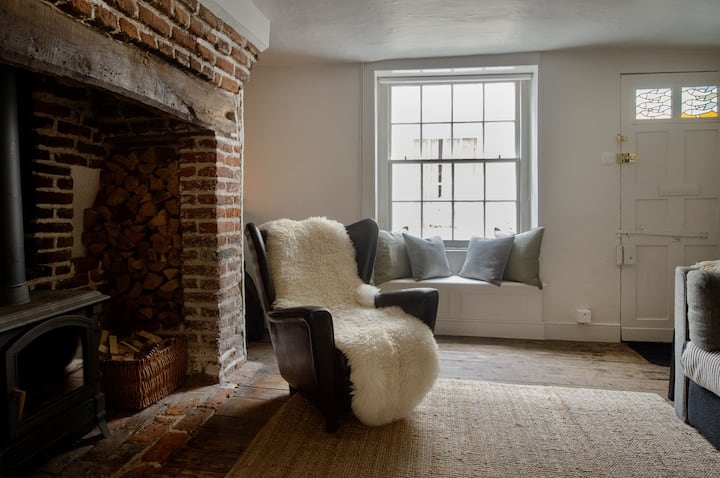 Farrier Beach Cottage - Deal