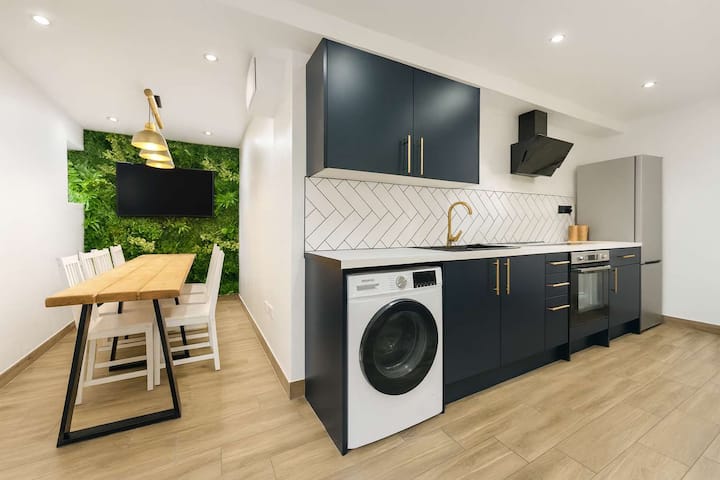 3 Storey Detached Coachouse For 14 - Cardiff