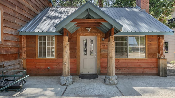 Downtown Kinglet Cabin - Shaver Lake, CA