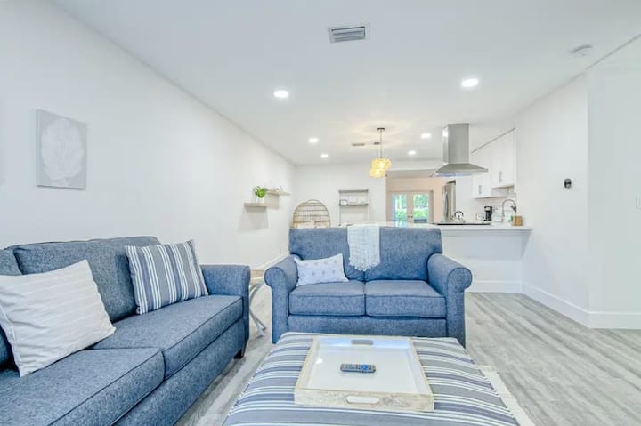 Blue Jewel - Coastal Retreat By The Beach With Pri - Deerfield Beach, FL