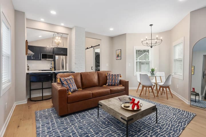 Cozy Home W/ Hottub_gameroom_walk To Dt Leessummit - Pleasant Hill, MO