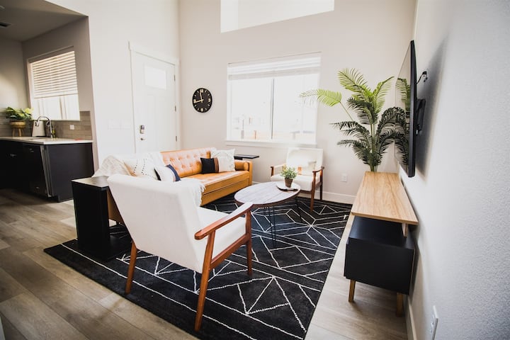 Comfortable 2br Condo W/garage – Ideal Family Stay - Greeley