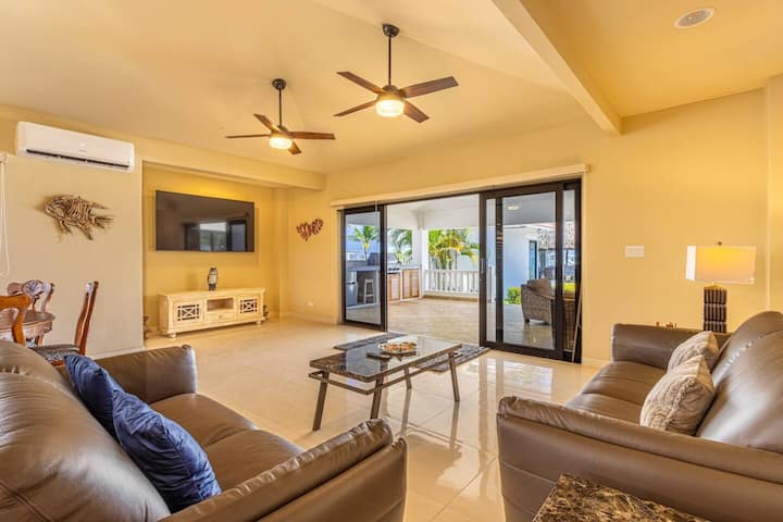 Lux Beachfront Oasis In Gorgona - Panama