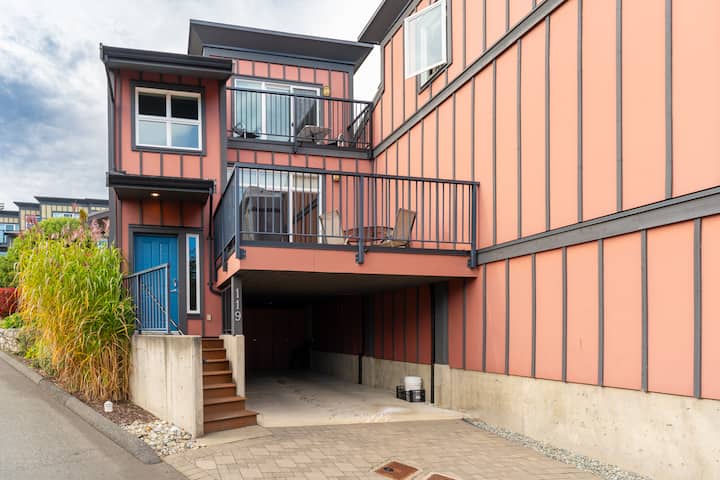 Spacious 3 Bedroom Townhome, Sooke, Bc - Sooke
