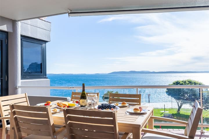 Florentine 13, 11 Columbia Close -Fabulous Unit - Nelson Bay