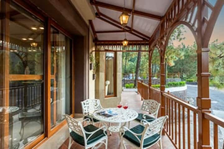 Luxe 4 Bhk Villa W/ Stunning Mountain Views - Kasauli