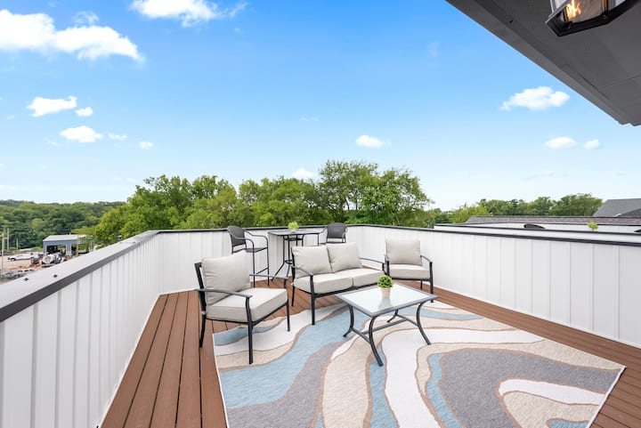 Urban Rooftop Of Downtown (1014 Franklin St) - Clarksville, TN