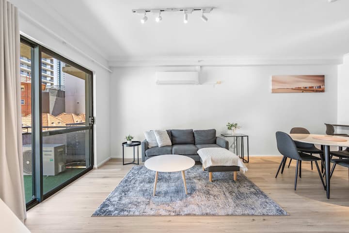 Convenient East Perth Stay With Free Parking - Perth