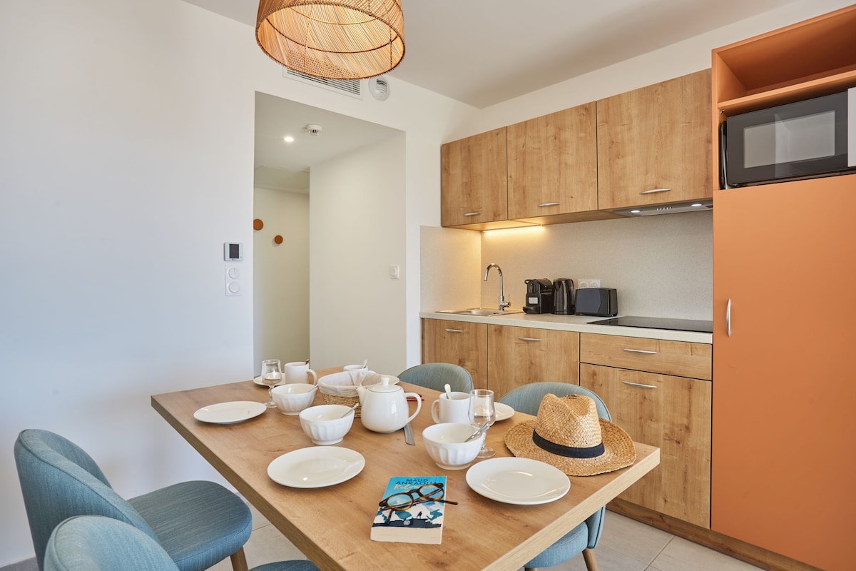 Charming 2-bedroom + pool access | 650 m from the beach - Apartments ...