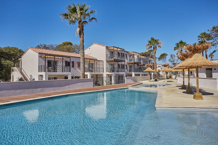 T5 Pour 10 | En Bord De Mer | Piscine + Terrasse - Île de Porquerolles
