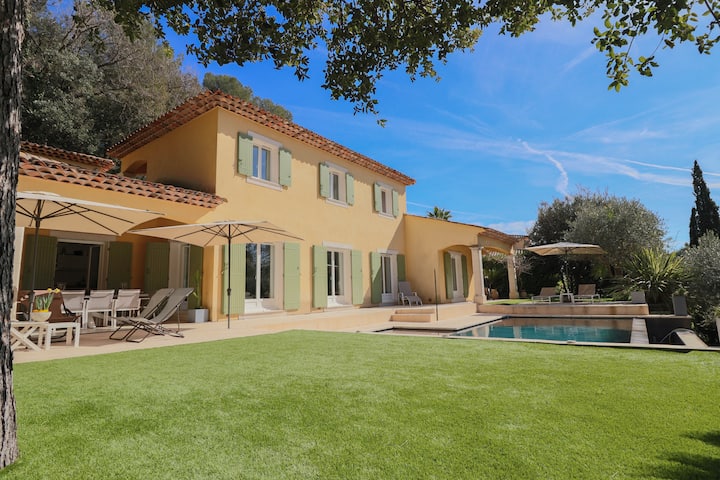 Villa Paisible Avec Piscine, à 10' Du Centre-ville - Antibes