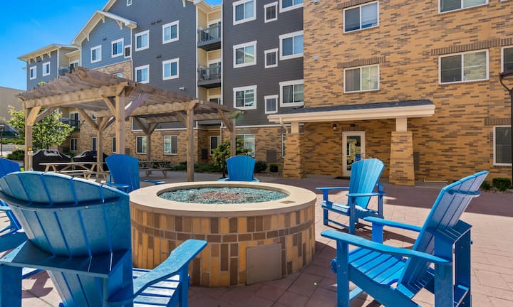 One Bedroom Suite With Kitchen - Overland Park, KS