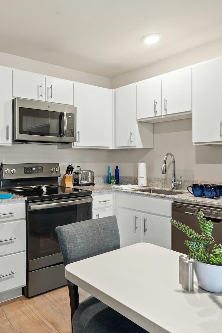 Two Bedroom Suite With Kitchen - Overland Park