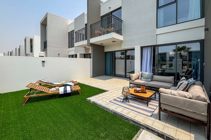 Cozy 3br Villa W Maid's Room & Backyard! - 두바이