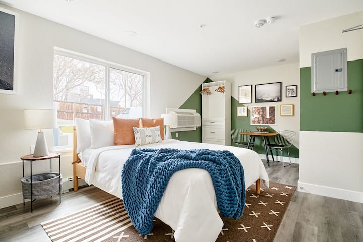 Sonder Osage | Accessible Queen Studio Apartment - Denver