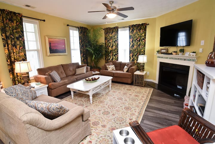 Spacious First Floor Condo, Newly Installed Floori - Cape Charles, VA