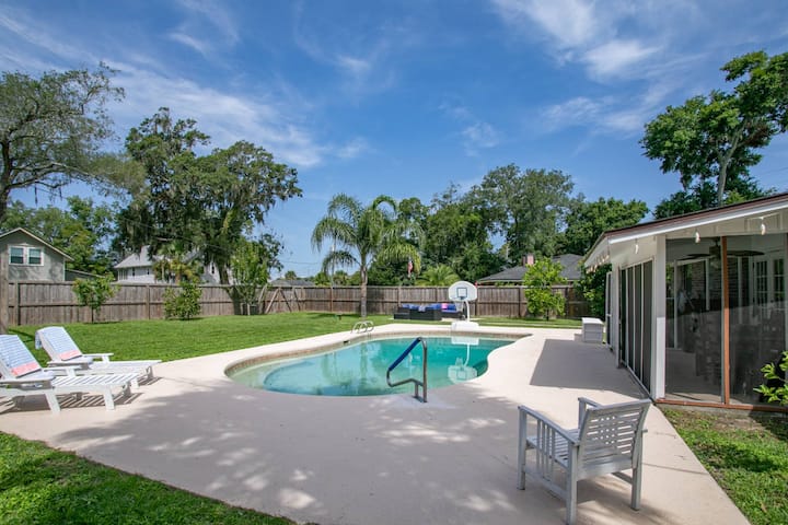 Cozy Bungalow |Fenced Yard |Pool |Close To Beaches - Jacksonville, FL