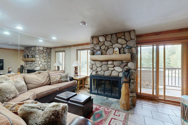 4br Mtn-view Condo W/pool, Hot Tub, Game Room - Vail, CO