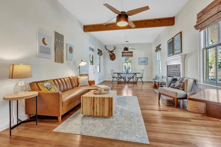 Ferien Haus - Hot Tub, Fire Pit & Walk To Main St - Fredericksburg, TX