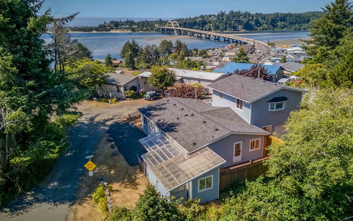 Waldport Alsea Bay, Beach, Deck, Forest Trails! - Waldport, OR