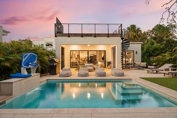 Serenity Springs | Private Heated Pool + Waterfall - Sarasota, FL