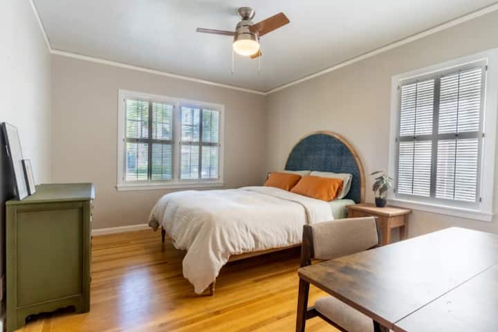 Chic Boho Bungalow In Land Park! - Sacramento, CA