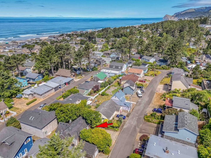Updated Cottage, Restaurants, Beach, Casino! - Lincoln City, OR