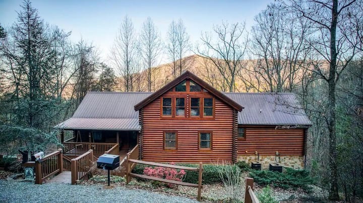 High-end Luxury Cabin, Sauna, Hot Tub, Gameroom - Townsend, TN