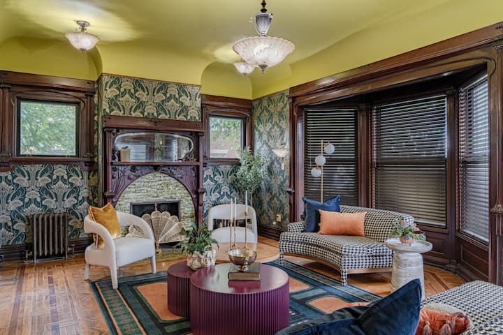 Akron's Werner House: Historic 4 Bedroom Luxury - University of Akron, Akron