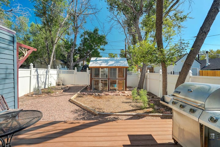 Old Colorado City Dog Friendly Fenced Yard & Patio - Colorado Springs, CO