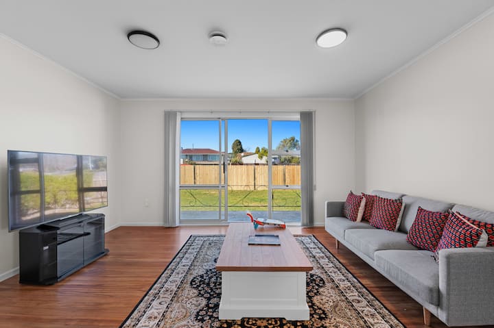 ŌWhata Retreat - Rotorua Holiday Home - Rotorua