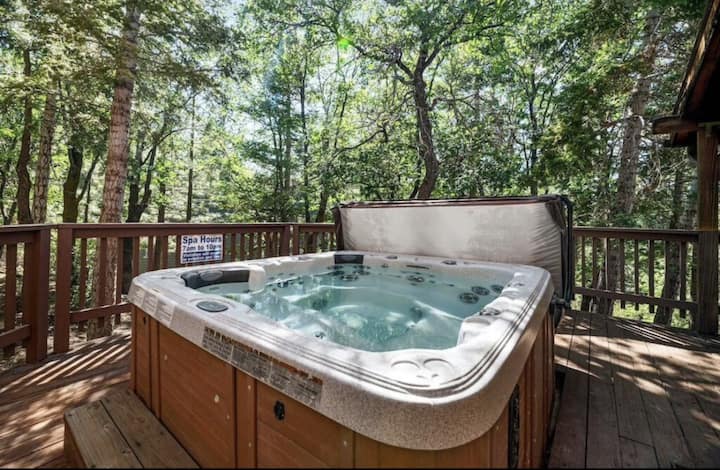 Oktoberfest!+prime Location!+hottub!+treetop - Big Bear Lake, CA