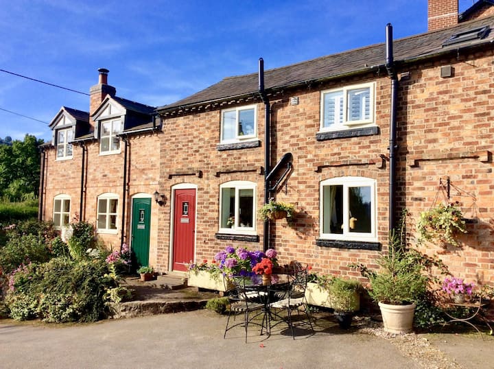 Baker's Cottage - Cholmondeley Castle Gardens