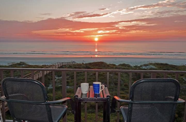 Beachers' Lodge #402 Top-floor 1 Bedroom Condo - Crescent Beach, FL