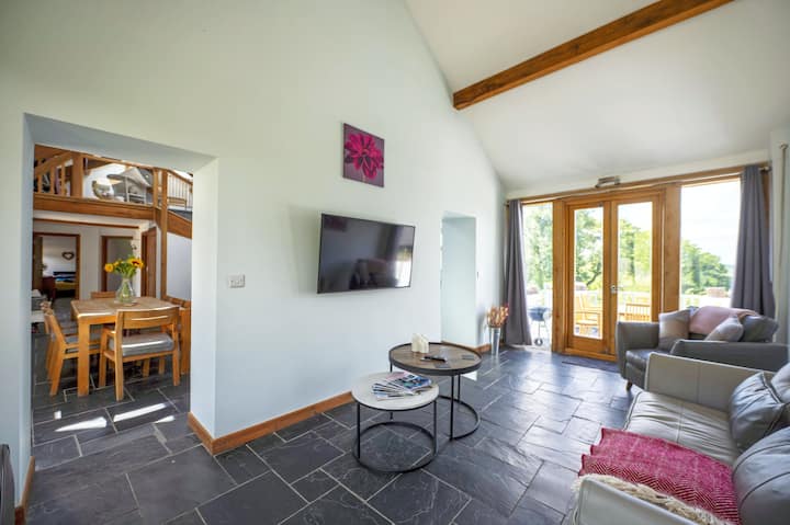 Countryside Escape: Tywi Barn In Brecon Beacons - Llandeilo