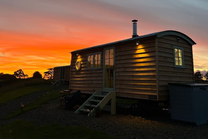 Cosy Devon Hut With Private Hot Tub - North Devon District