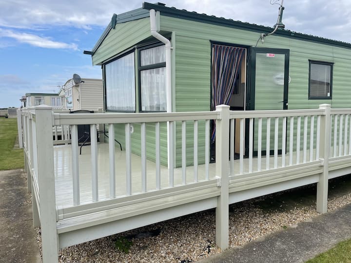 4 Bed Lodge Sleeps 8 - Pet Friendly, Parking - Skegness