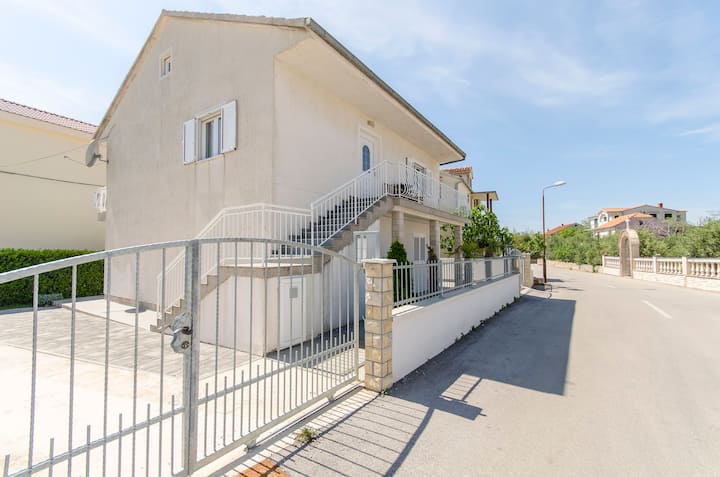 Appartement Oblutak (94541-a1) - Brodarica