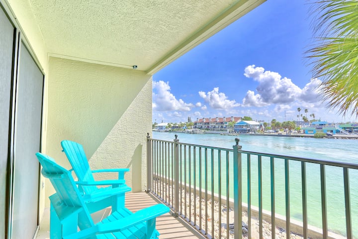 Land's End 4-206 / Bay Views / Private Balcony - St. Pete Beach, FL