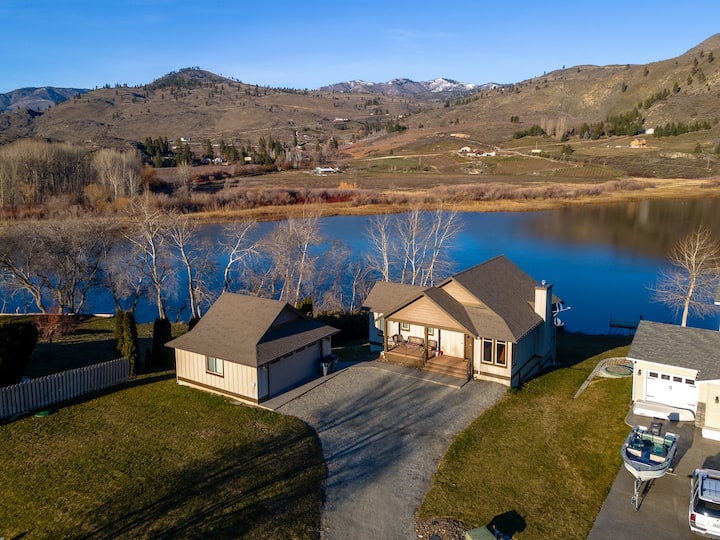 Waterfront Home! Sleeps 6, Waterfront And Dock! - Lake Chelan State Park, Chelan