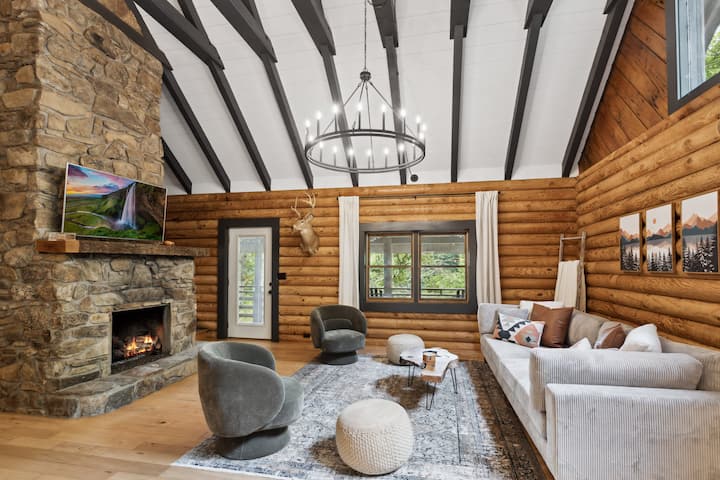 Log Home Nestled In The Mountains - Boone, NC