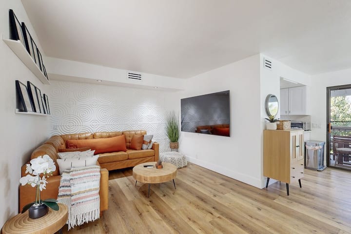 2br Condo With Pool, Hot Tub, Golf, Tennis - Palm Springs, CA