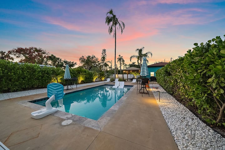 Twin Palms | 2 Homes + Private Pool+putting Green - Sarasota, FL