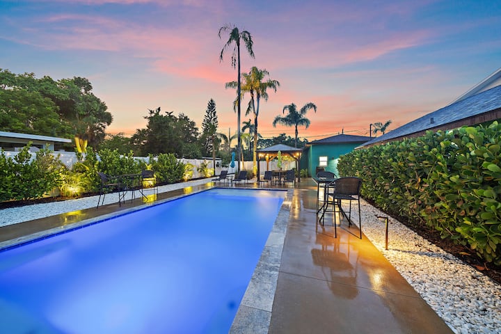 Twin Palms | Two Houses + Private Pool! - Sarasota, FL