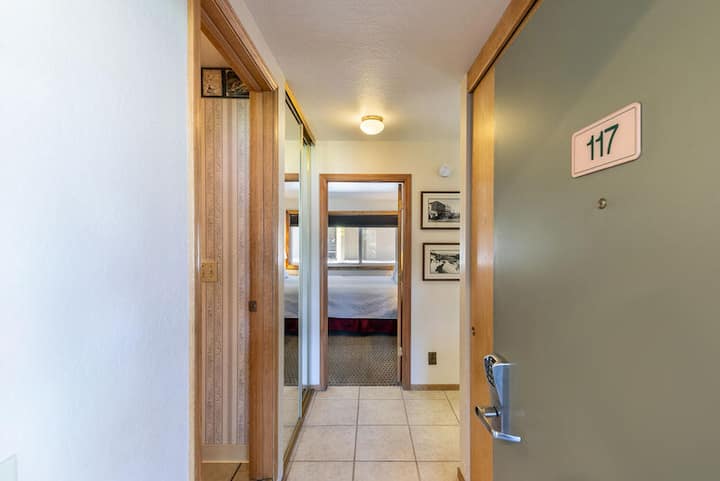 Spacious 1br Condo #117 At Donner Lake Village - Truckee, CA