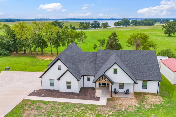 Sunset Shores Lake House - 4 Br - Mount Pleasant, TX