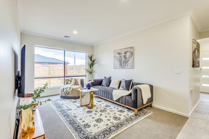 Stayau Charming 4br Retreat In Wyndham Vale - Werribee