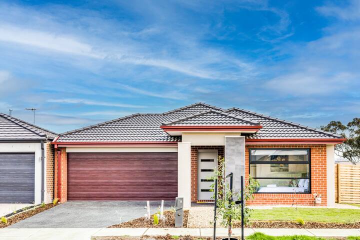 Stayau Charming 4br Retreat In Wyndham Vale - Werribee