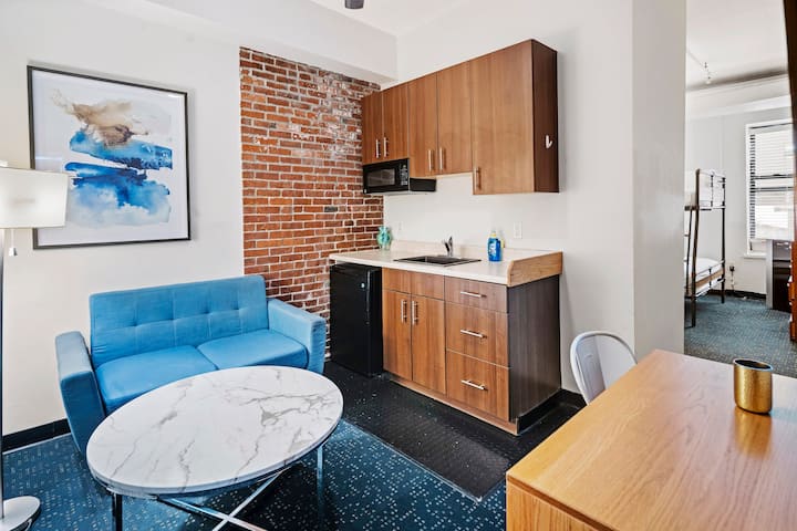 Come Visit Boston And Stay In Our Homey Studio - Boston, MA
