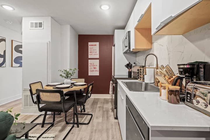 1 King Bed W/parking I Deep Ellum I Baylor Medical - Dallas, TX